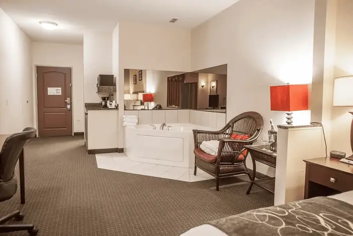 47 Best Illinois Hotels with Jacuzzi in Room ️ Relaxation