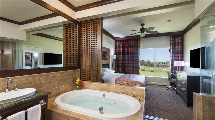 Best Romantic Hawaii Hotels With Jacuzzi in Room ️ 2025