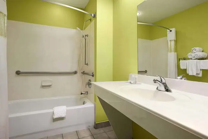 27 Dallas Hotels with Jacuzzi in Room ️ Perfect Escape