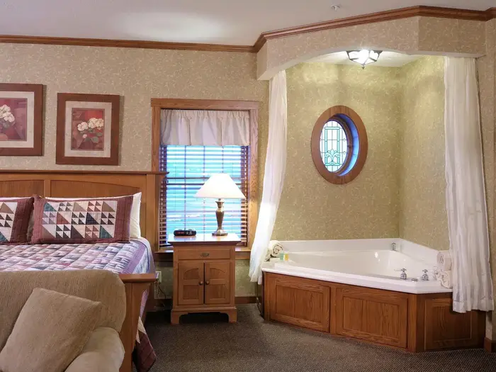 46 Best Ohio Hotels with Jacuzzi in Room ️ Romantic Stays