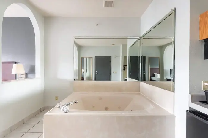 57 Houston Hotels with Jacuzzi in Room ️ Couple Escape
